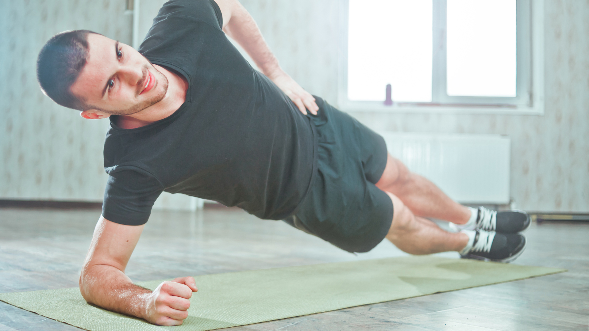 How to do a side plank | The GoodLife Fitness Blog